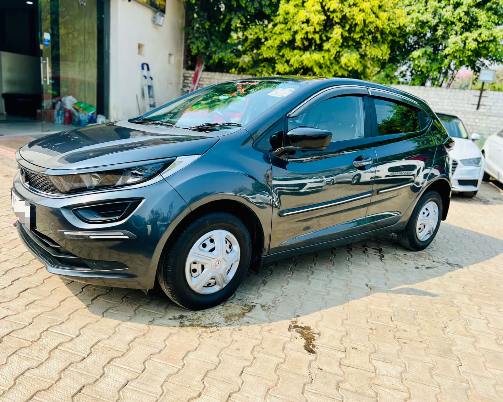 Used Tata Altroz XE Rhytm Petrol in Gurgaon 2020 model, India at Best ...