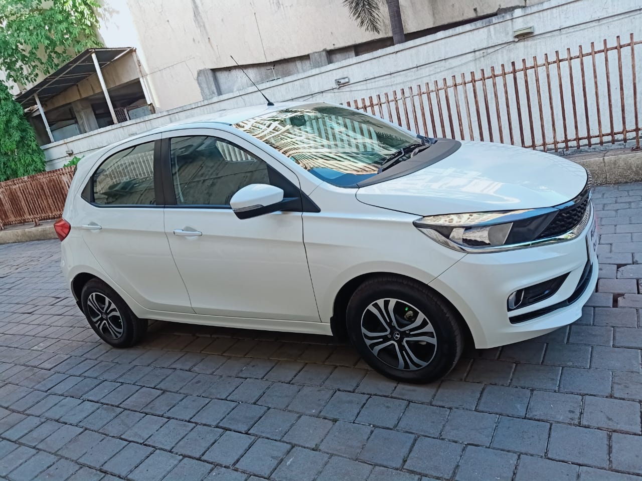 Used Tata Tiago Revotron XZA AMT in Mumbai 2021 model, India at Best Price.