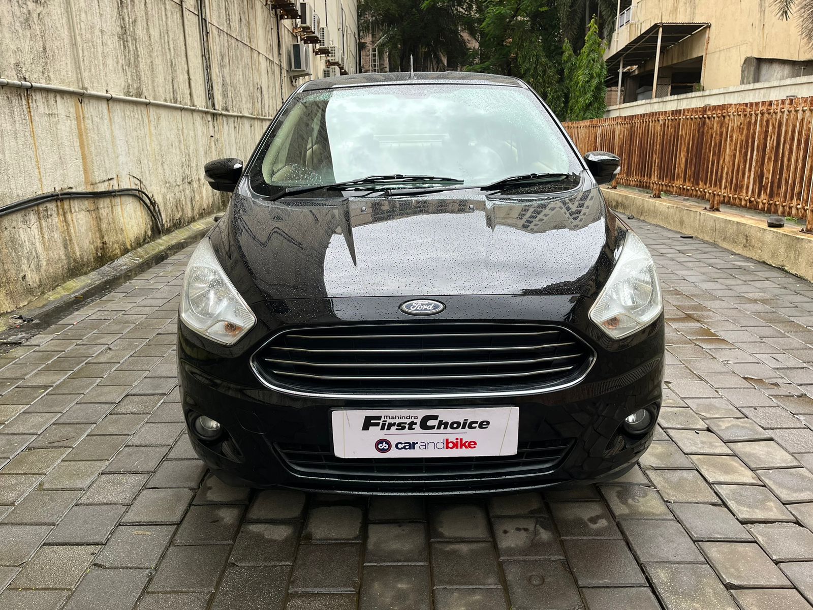 Ford Figo Aspire Titanium 1.2 - Mahindra First Choice