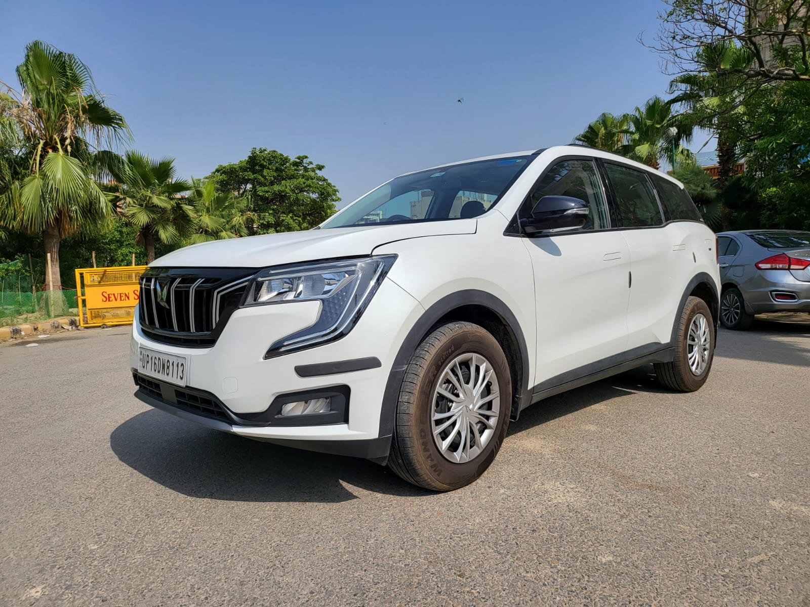 Used Mahindra XUV700 AX3 AT Petrol 5 STR in New Delhi 2022 model, India ...