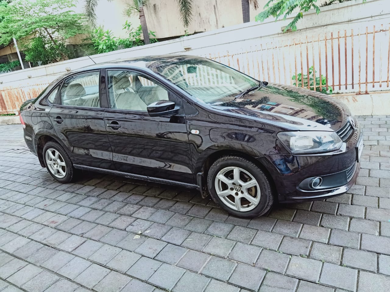 Used Volkswagen Vento 1.2 L TSI Comfortline Petrol AT in Thane 2014 ...