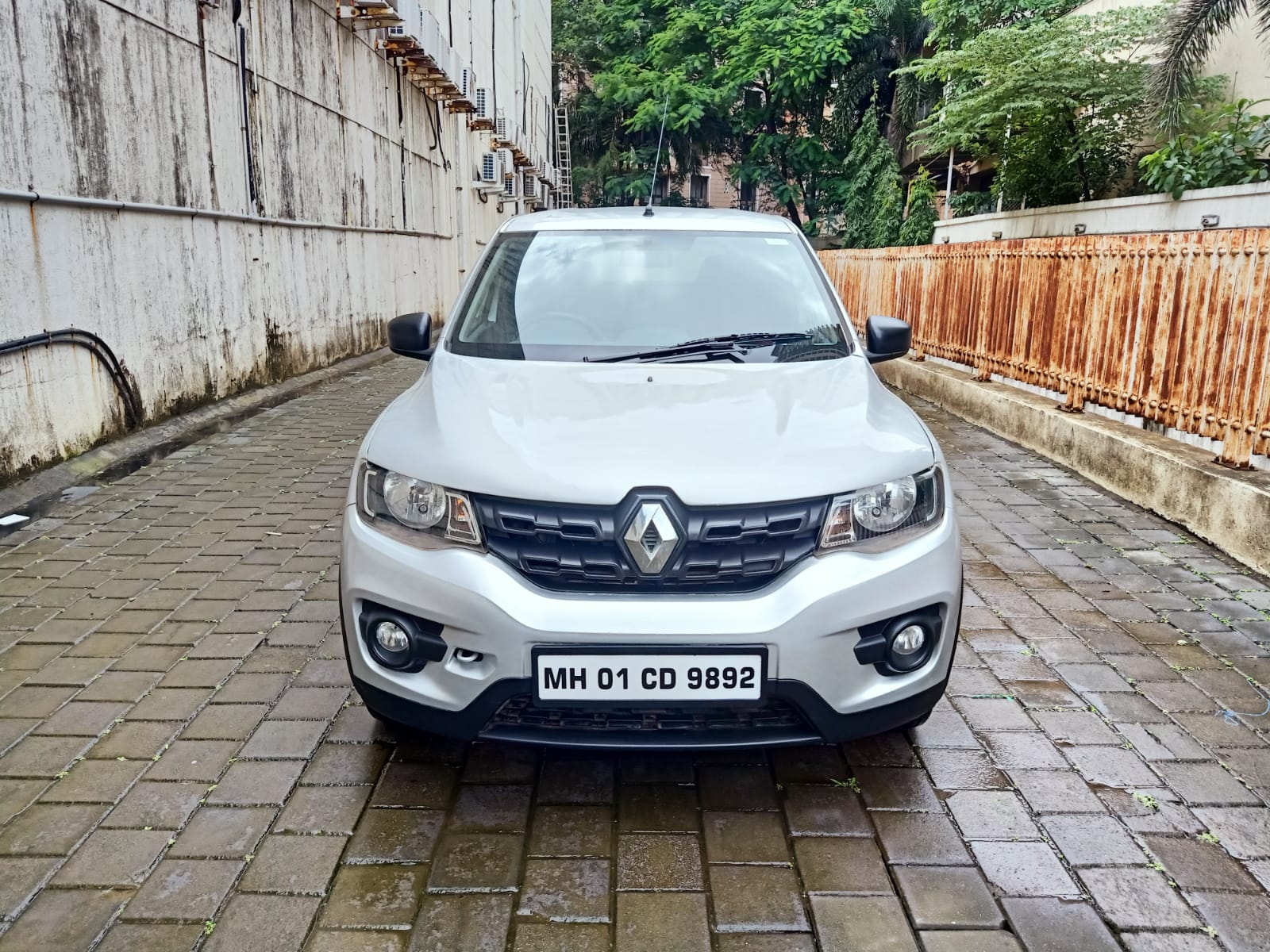 Used Renault Kwid RXT 1.0 BS IV in Thane 2016 model, India at Best Price.