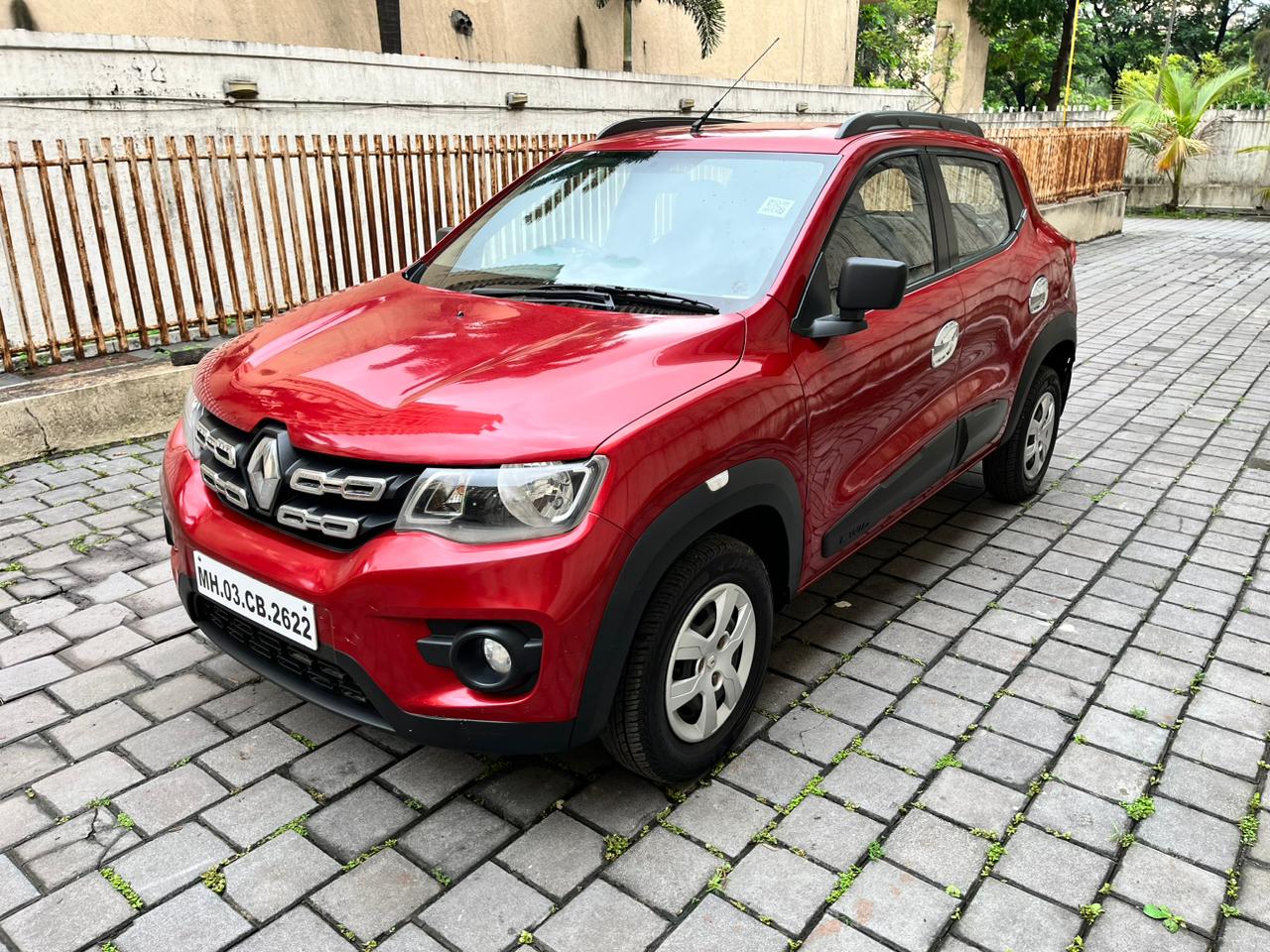 Used Renault Kwid RXT 1.0 BS IV in Thane 2016 model, India at Best Price.