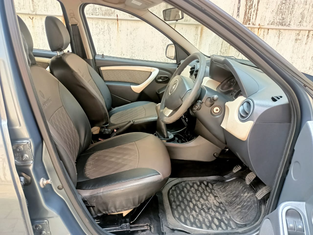 Used Renault Duster Petrol RXL in Thane 2014 model, India at Best Price.