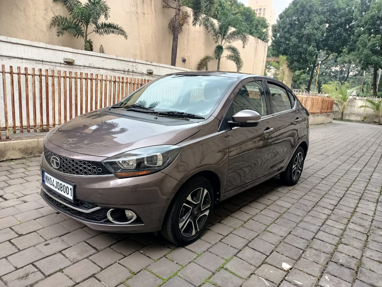 Used Tata Tigor XZA Petrol AMT in Thane 2018 model, India at Best Price.