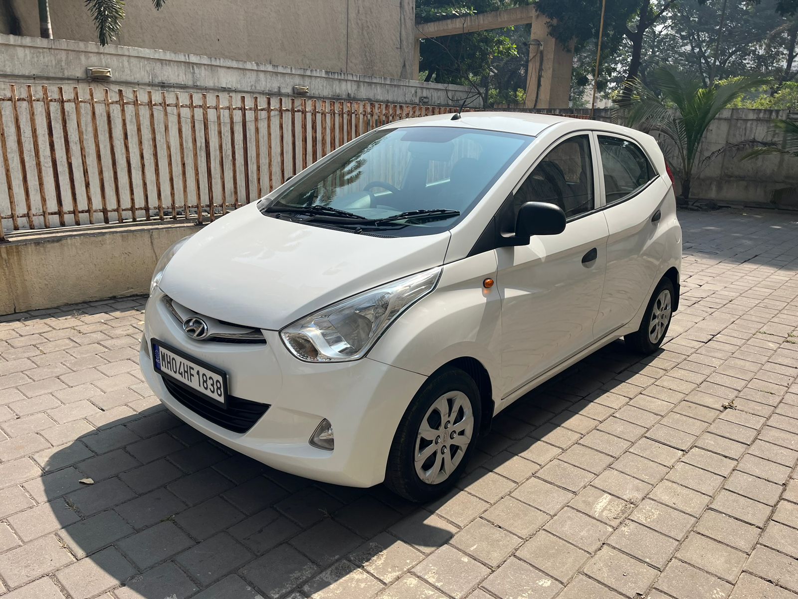 Used Hyundai EON Magna Plus in Thane 2015 model, India at Best Price.