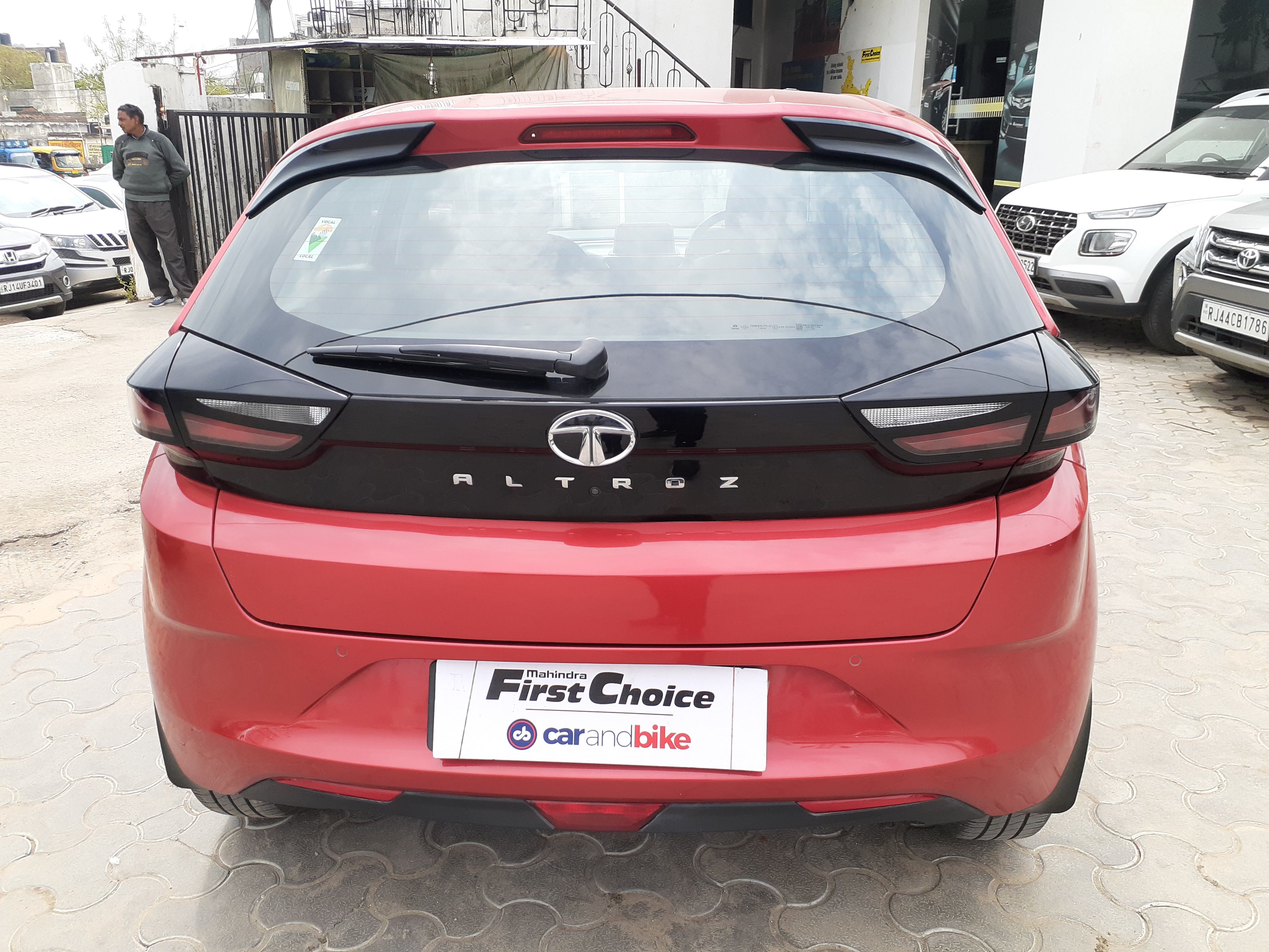 Used Tata Altroz XZ Petrol in Jaipur 2021 model, India at Best Price.