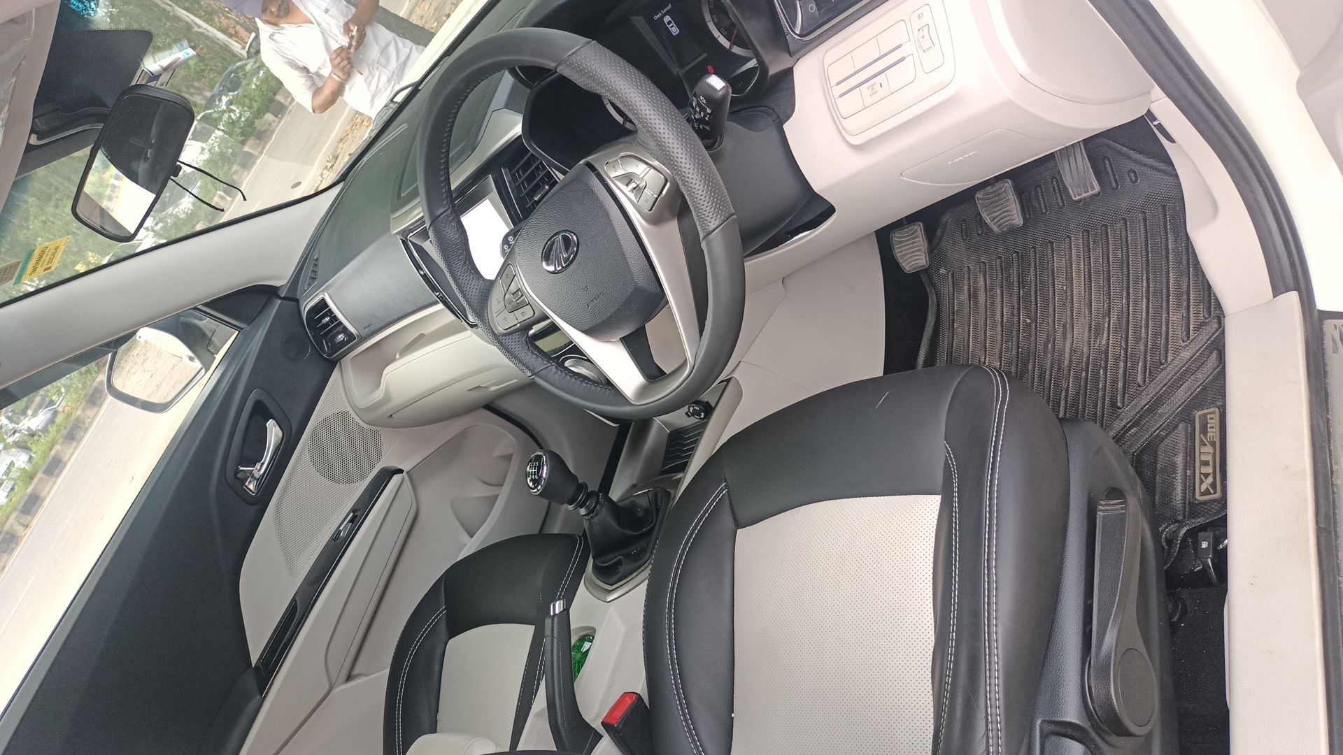 Used Mahindra XUV300 W8 Diesel in Rudrapur 2022 model, India at Best Price.